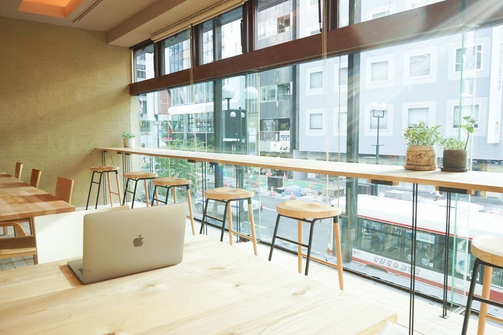【コワーキング席】自然光と木の温かみのあるスペースで作業(一名用)の写真9