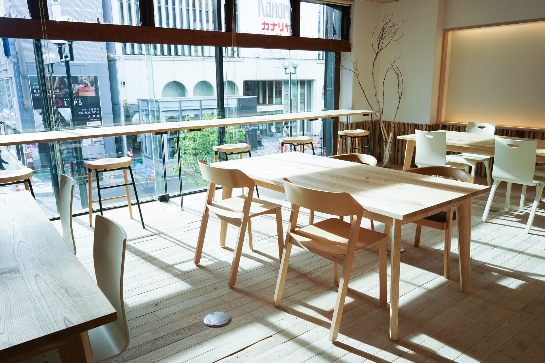 【コワーキング席】自然光と木の温かみのあるスペースで作業(一名用)の写真10