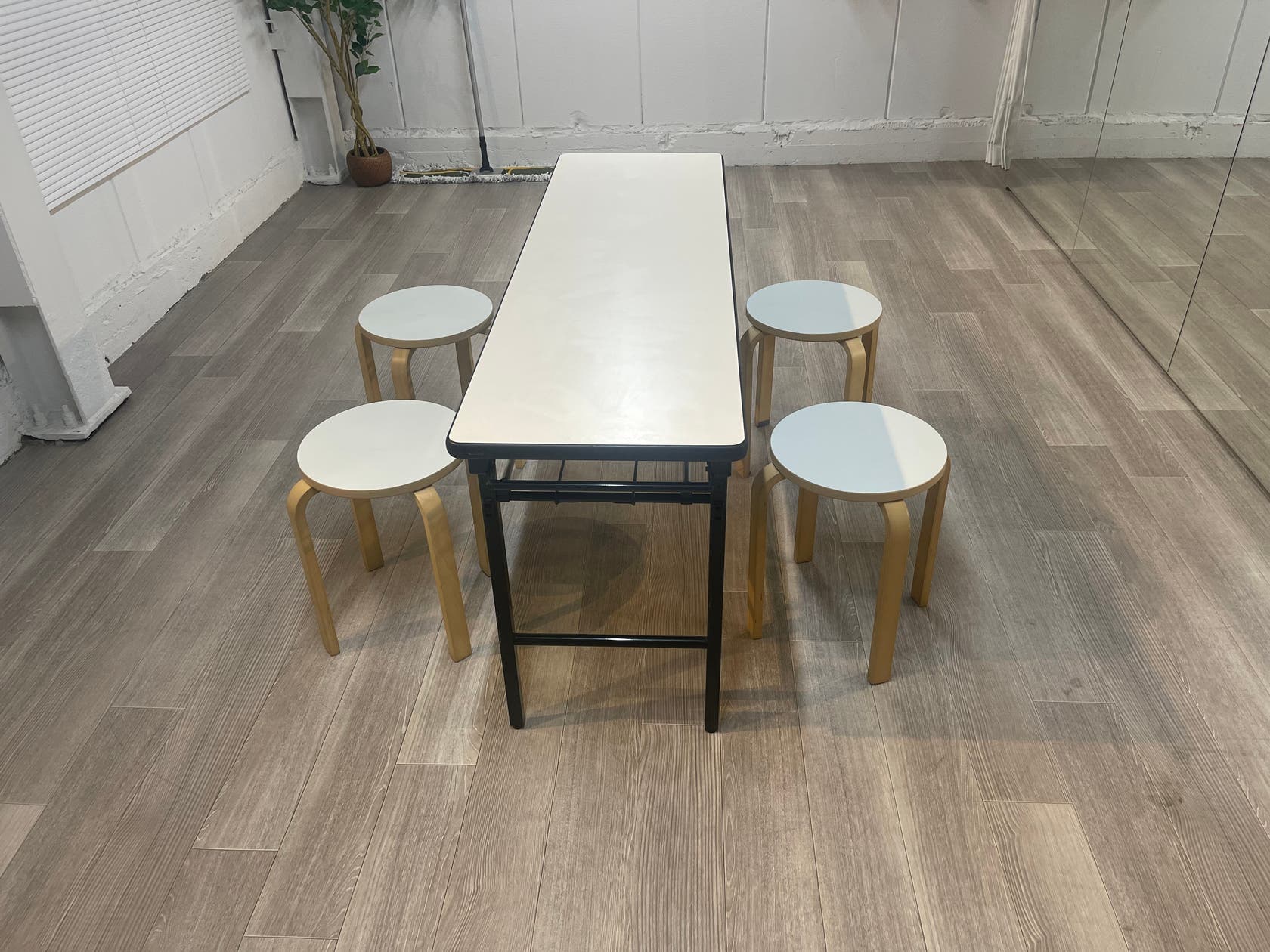 【北千住駅5分】約20平米｜横6m×縦3.5m｜地域最安｜天井高｜清潔感有｜5人位で丁度👍｜毎日清掃🧹｜レンタルスタジオの写真16