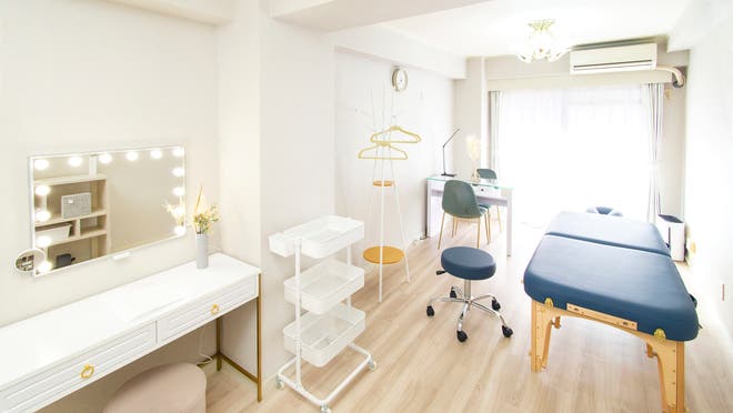 【目黒駅徒歩2分】【完全個室型レンタルサロン】エステ・整体・ネイル最適/即予約可能/備品無料/見学歓迎/固定光の写真1