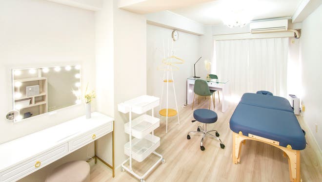 【目黒駅徒歩2分】【完全個室型レンタルサロン】エステ・整体・ネイル最適/即予約可能/備品無料/見学歓迎/固定光の写真2