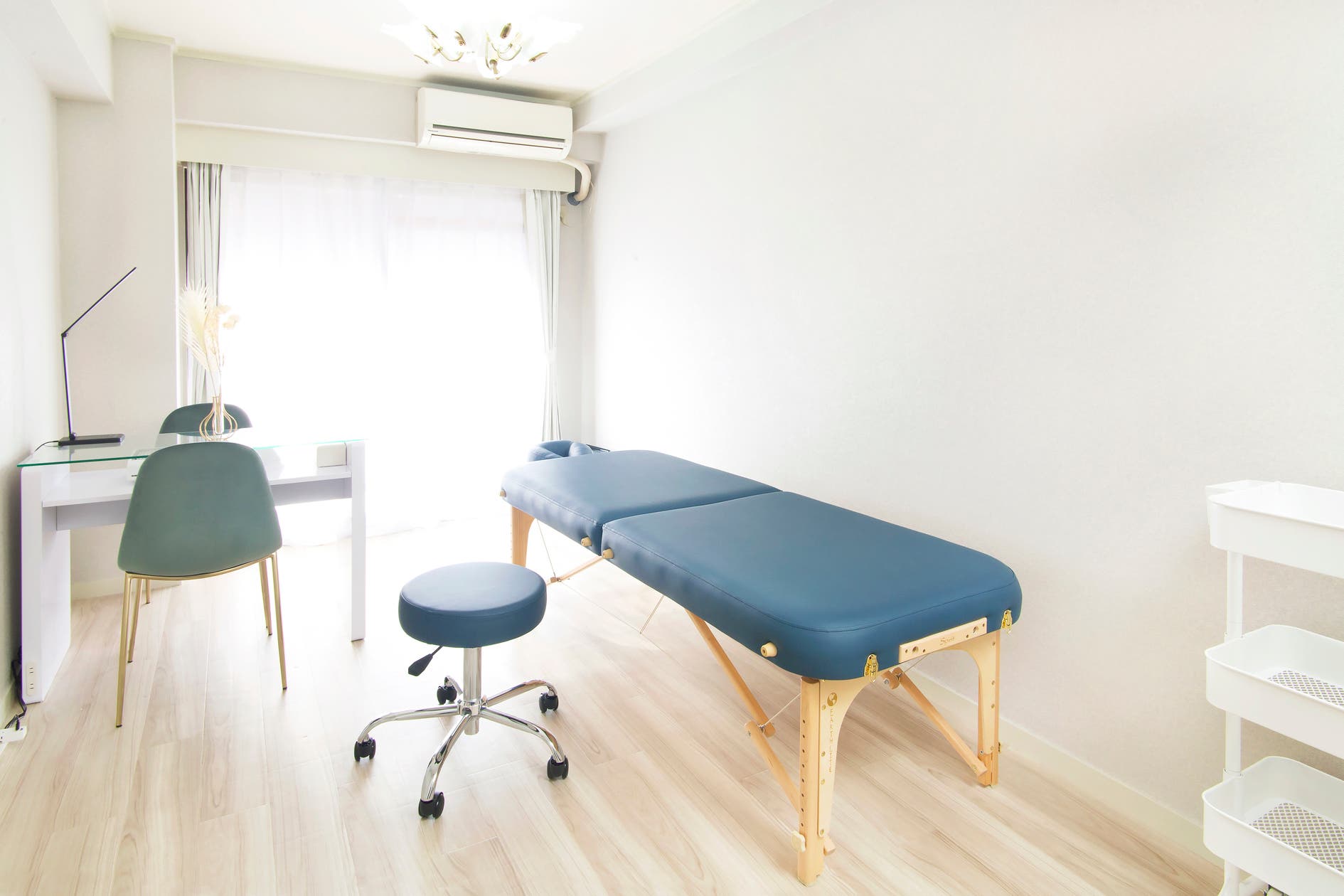 【目黒駅徒歩2分】【完全個室型レンタルサロン】エステ・整体・ネイル最適/即予約可能/備品無料/見学歓迎/固定光の写真5