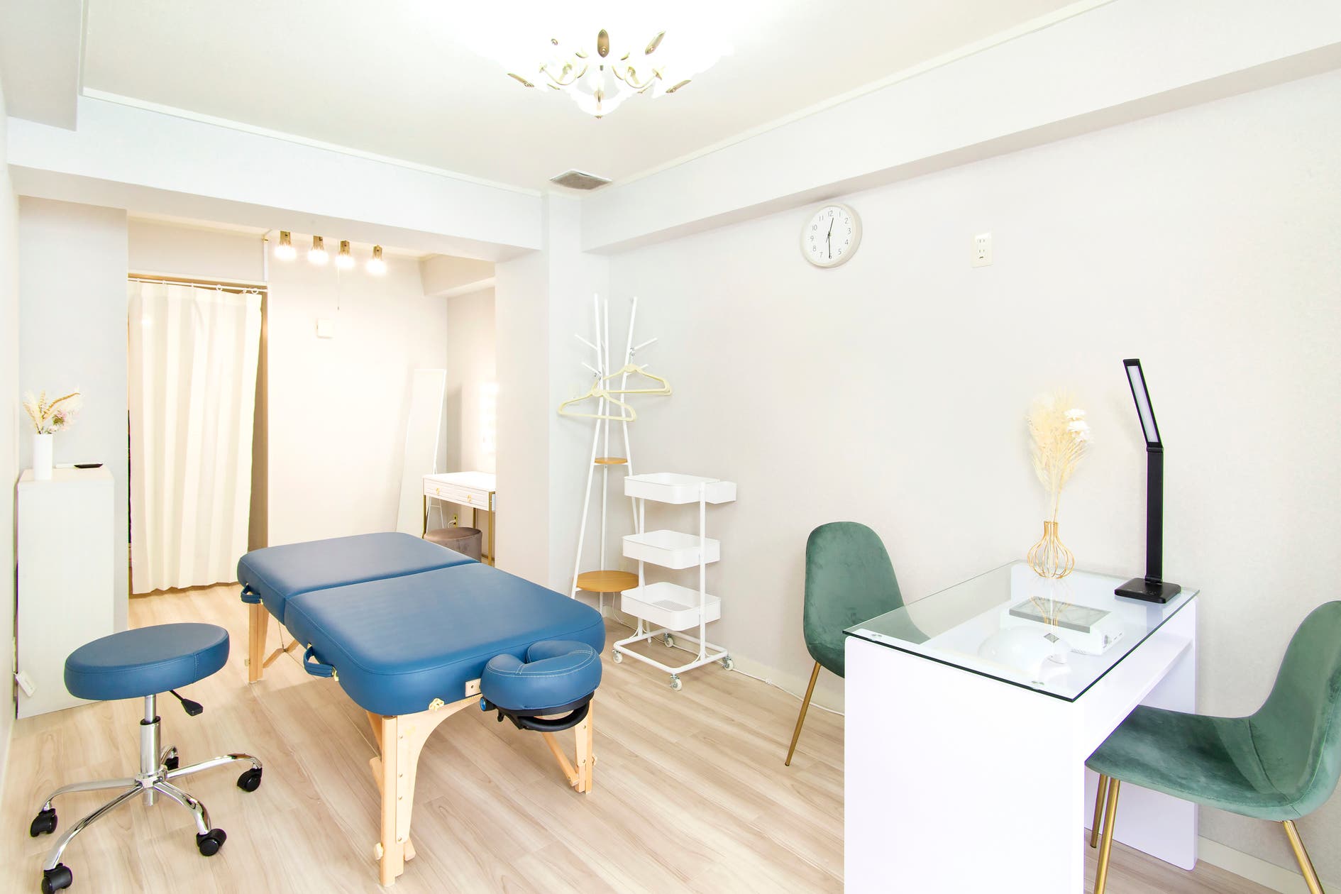 【目黒駅徒歩2分】【完全個室型レンタルサロン】エステ・整体・ネイル最適/即予約可能/備品無料/見学歓迎/固定光の写真7