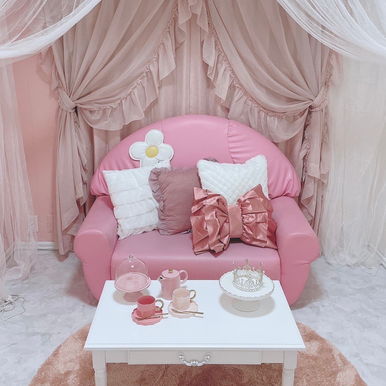 池袋から徒歩8分🎀　鑑賞会・推し会・女子会・本人不在の誕生日会・コスプレ撮影等　白ピンク系ルーム　ゴミ捨て可の写真6