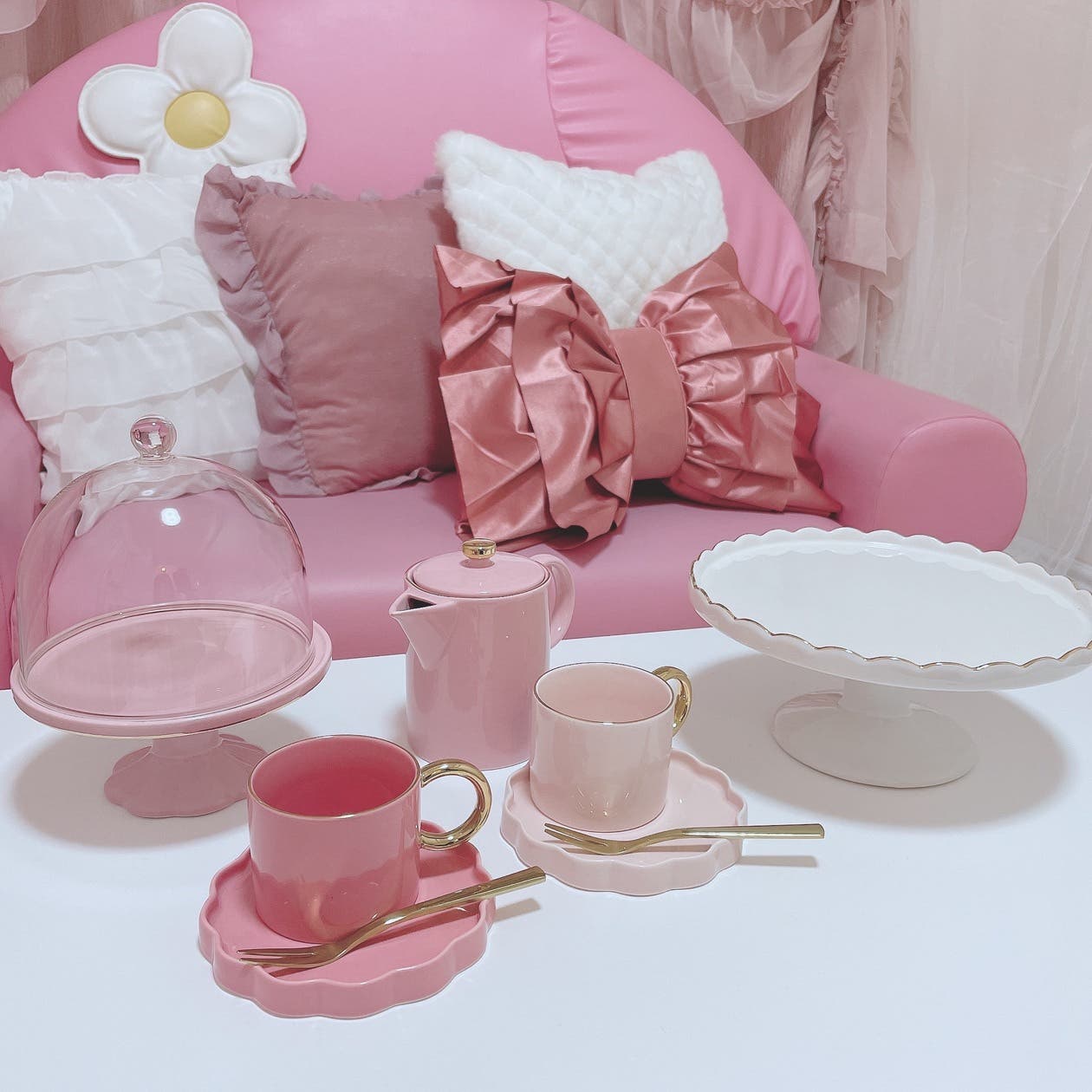 池袋から徒歩8分🎀　鑑賞会・推し会・女子会・本人不在の誕生日会・コスプレ撮影等　白ピンク系ルーム　ゴミ捨て可の写真7