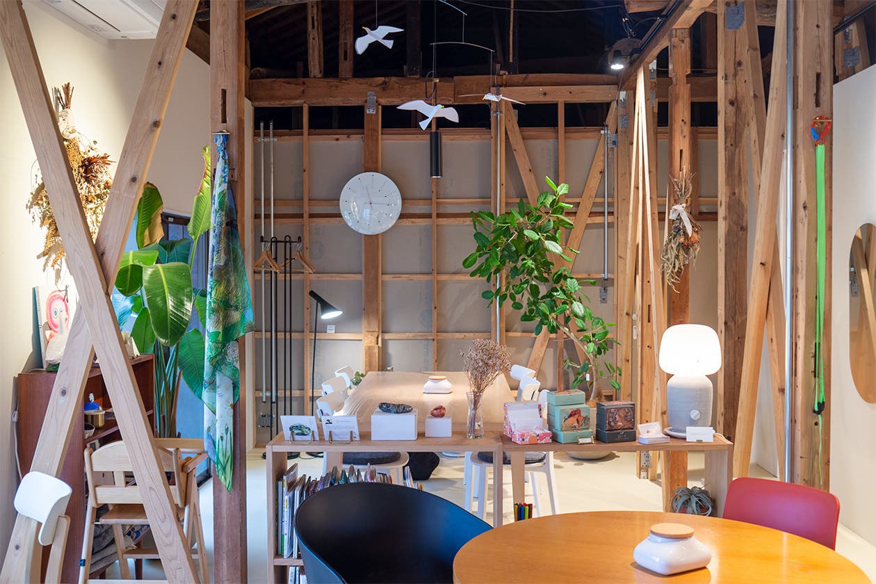 BUNKO | カフェスペース | 敷地内駐車場ありの写真1