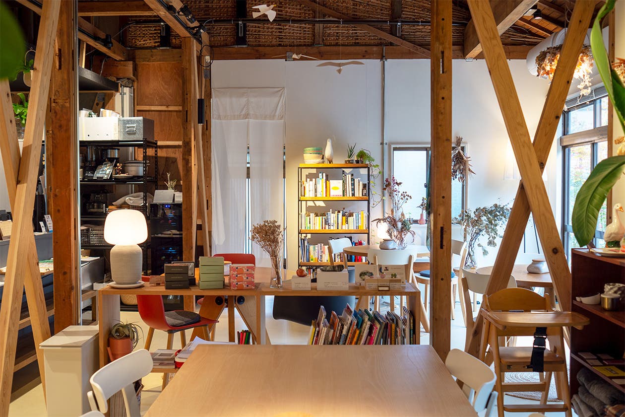 BUNKO | カフェスペース | 敷地内駐車場ありの写真2