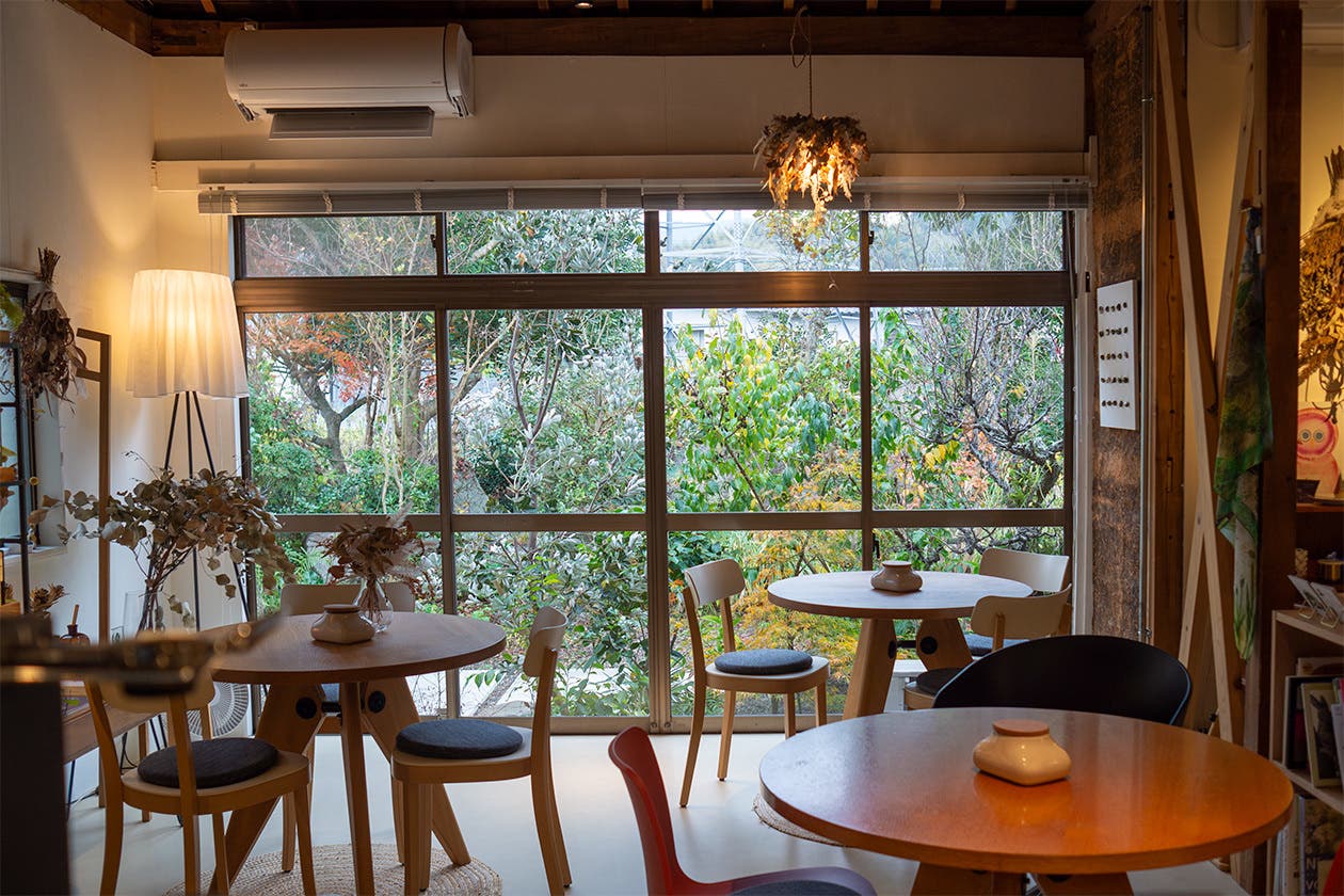 BUNKO | カフェスペース | 敷地内駐車場ありの写真3