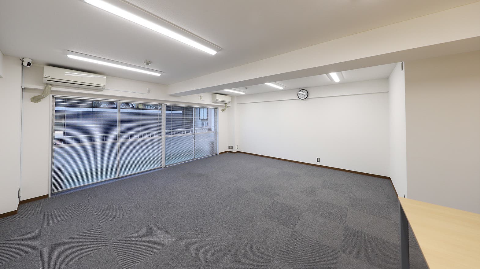 【原宿/竹下口徒歩１分】会議や打合わせに最適な多目的レンタルスペース｜電源 WiFi プロジェクター＜Holz＞原宿Dの写真8