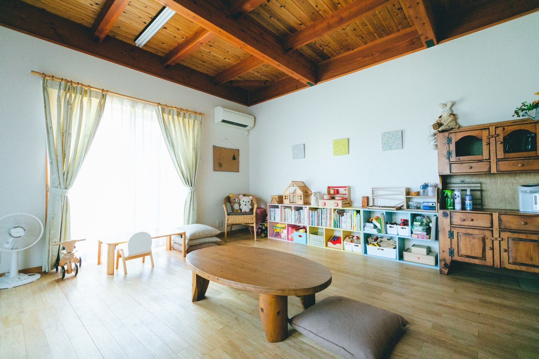 キッズルーム完備！ママ友会やファミリー会、最大15名で楽しめる吹抜けのある大空間スペースの写真6