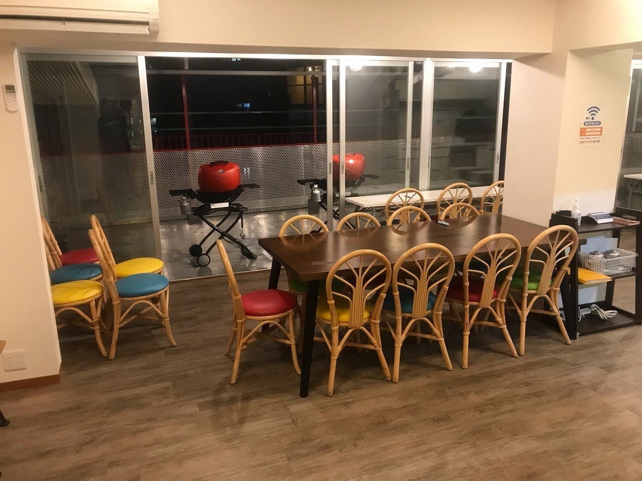 【無料Wi-Fi・調理器具完備！】新宿西口駅から徒歩3分！高層ビルのネオンに囲まれながら屋上テラスでBBQを楽しめる！の写真8