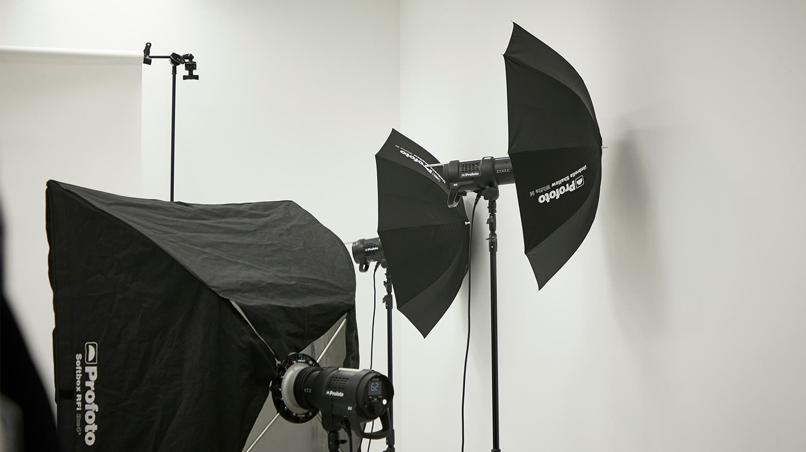 シンプルな白壁・白床で使いやすい撮影スタジオの写真3