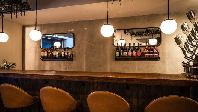 キャンペーン中【中目黒駅徒歩3分】お洒落な内装のナチュールワインバー!カラオケ付き、貸切でゆったり!女子会やパーティーに最適◎の写真2