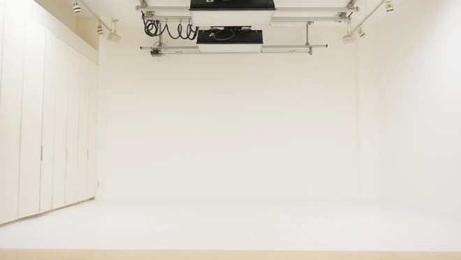 電動バンクを備え、人物のポートレートから商品撮影まで、幅広く使える白ホリスタジオ♪の写真4