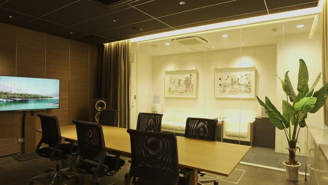 電動バンクを備え、人物のポートレートから商品撮影まで、幅広く使える白ホリスタジオ♪の写真7