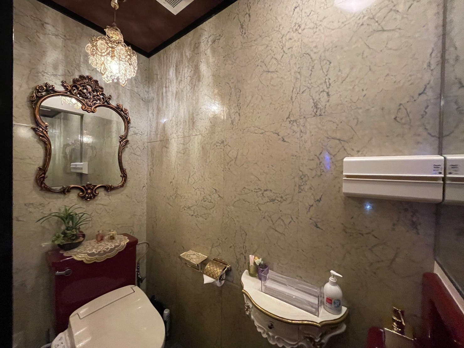 駅1分❗️❕女子会🍷🆕カラオケ✨🎤最新機種マックスGO導入！🎤大迫力な大型スクリーン🎬があるバー🍷🍺の写真16