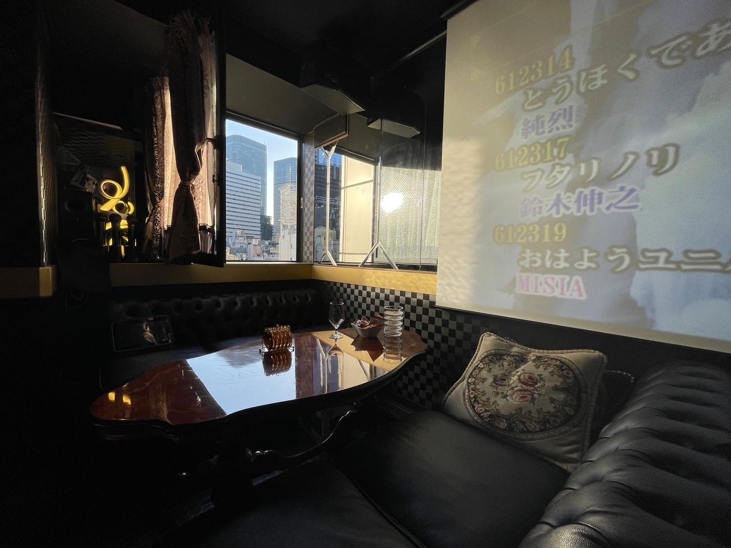 駅1分❗️❕女子会🍷🆕カラオケ✨🎤最新機種マックスGO導入！🎤大迫力な大型スクリーン🎬があるバー🍷🍺の写真24