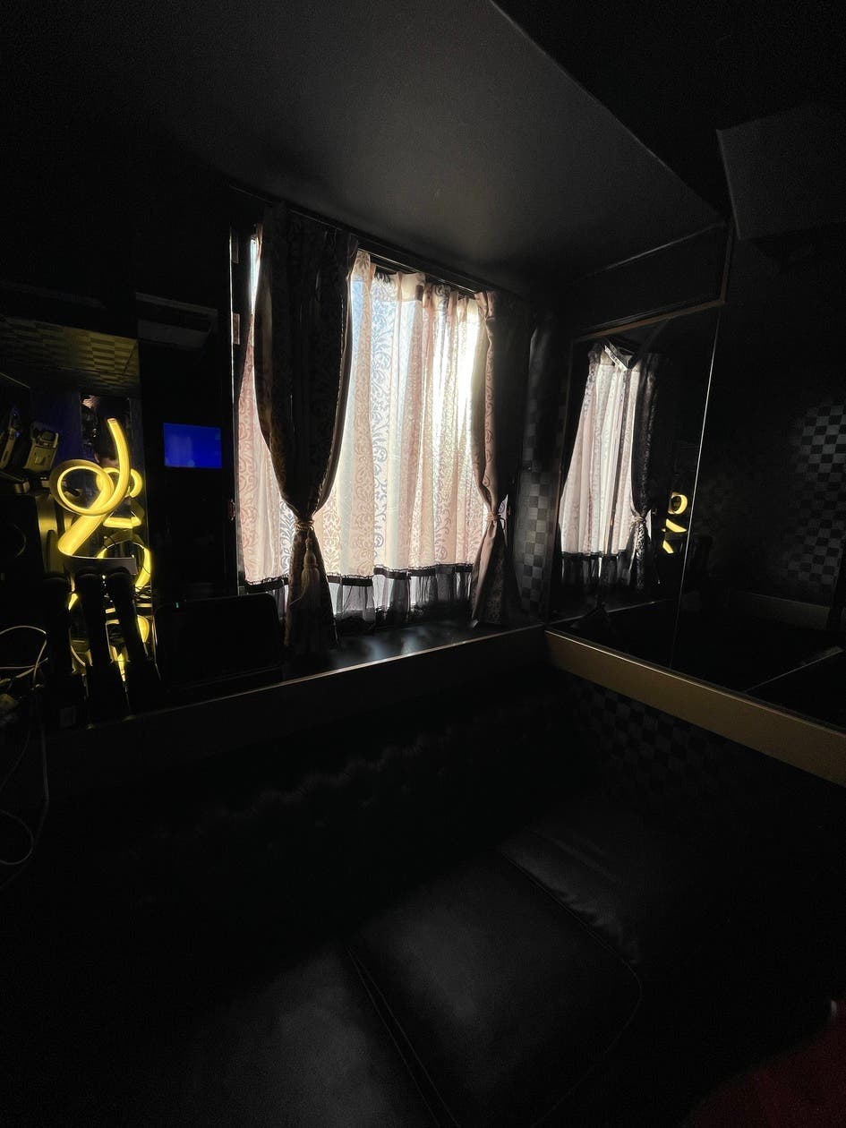 駅1分❗️❕女子会🍷🆕カラオケ✨🎤最新機種マックスGO導入！🎤大迫力な大型スクリーン🎬があるバー🍷🍺の写真7