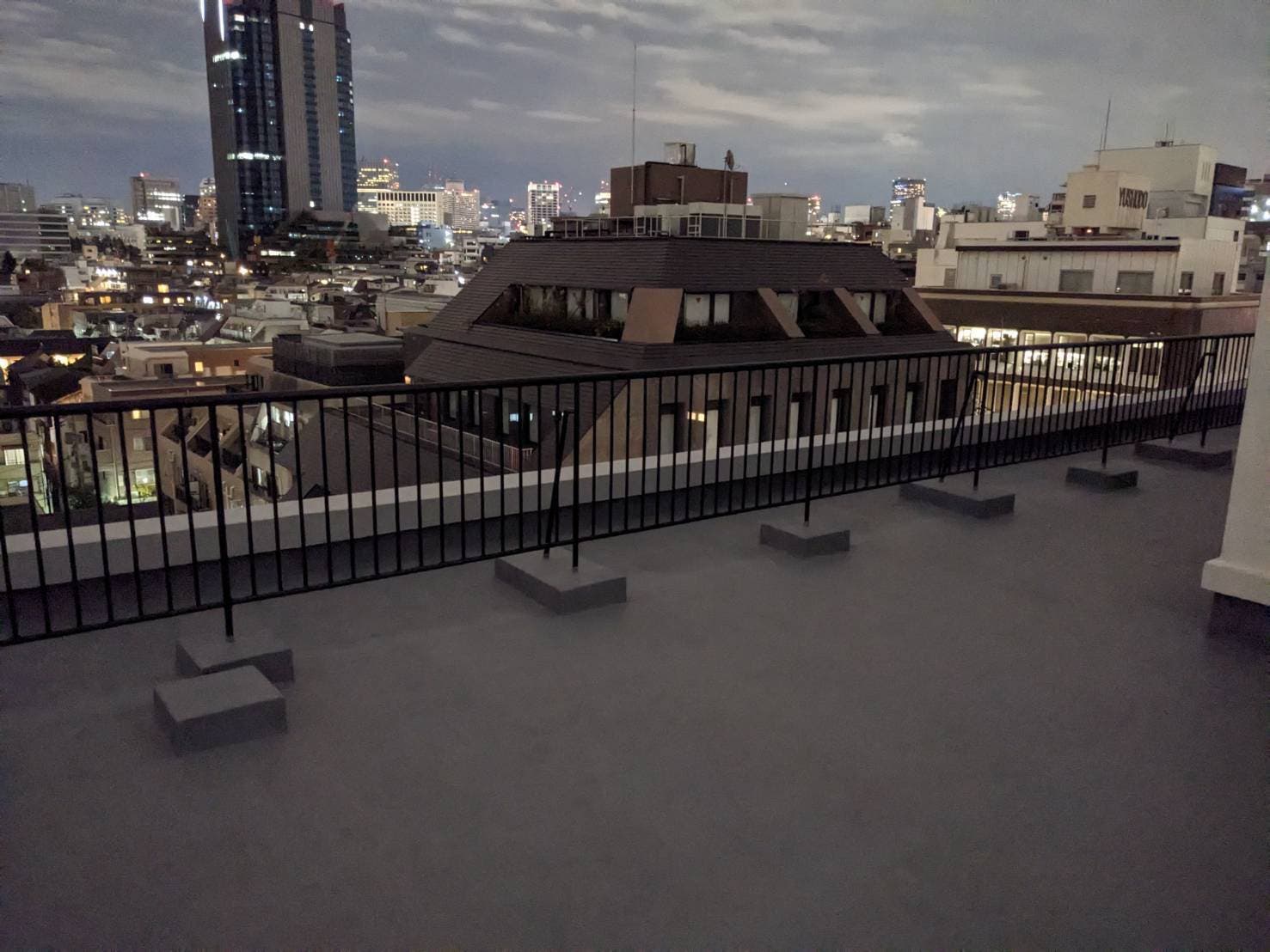 新宿区　四谷　荒木町屋上　撮影に絶好の立地です。商用撮影、個人撮影、コスプレ撮影にも最適の写真25