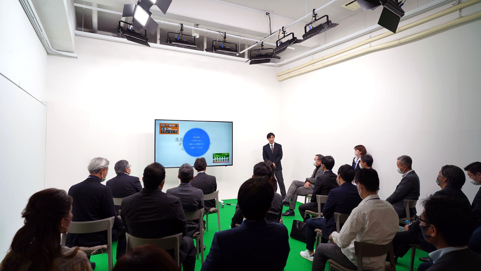 ライブ配信・動画撮影(クロマキー＆白ホリ)スタジオ　♪豊富なレンタル機材の写真18