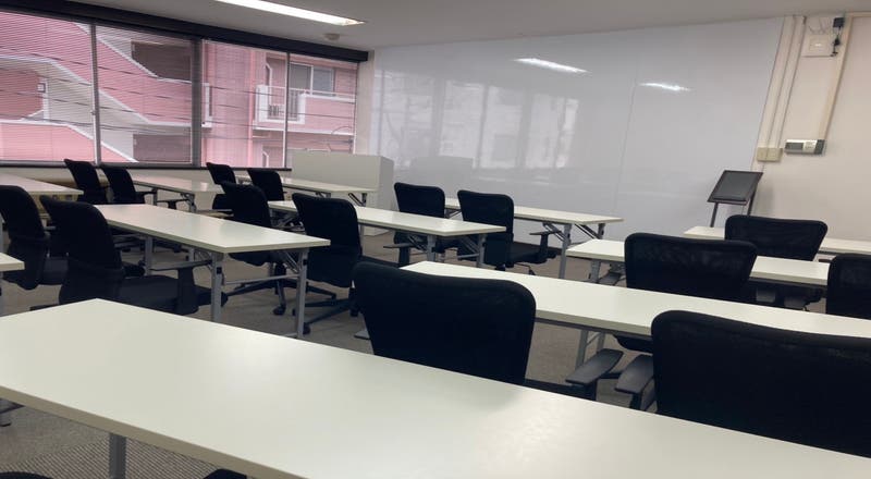広瀬通 壁一面ホワイトボード！【3階3-I会議室】 会議・研修・セミナー・勉強会／ワークショップ／24名様用