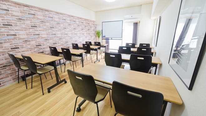 【FRIENDS XVI】天神南駅徒歩10秒!20名収容、会議、撮影、ボードゲーム、など可能!プロジェクター等無料!光回線の写真1