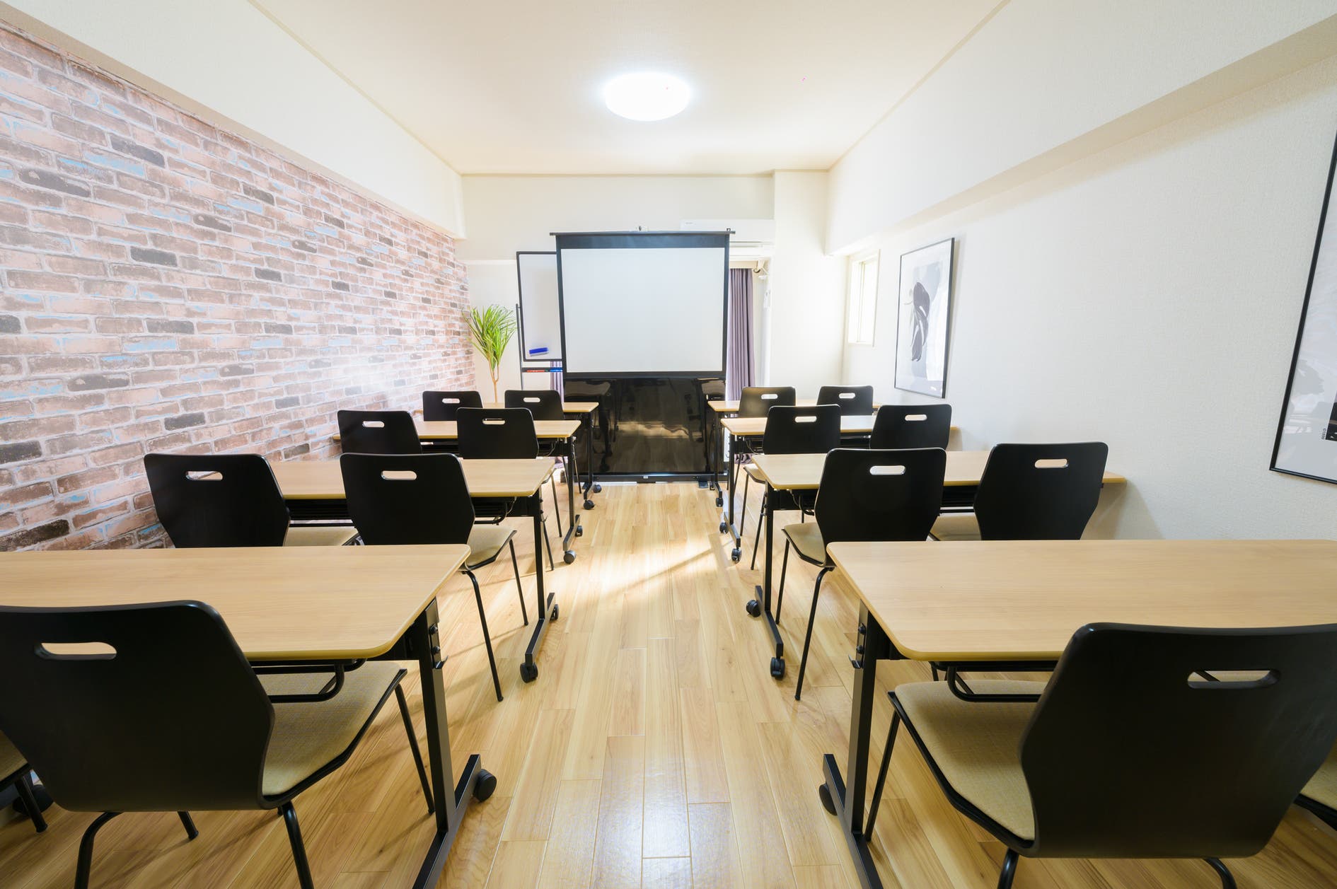 【FRIENDS XVI】天神南駅徒歩10秒！20名収容、会議、撮影、ボードゲーム、など可能！プロジェクター等無料！光回線の写真5