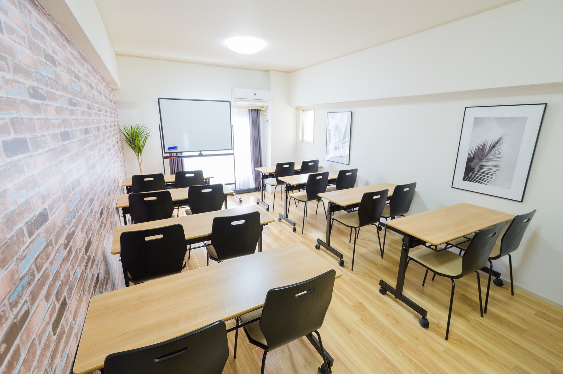 【FRIENDS XVI】天神南駅徒歩10秒！20名収容、会議、撮影、ボードゲーム、など可能！プロジェクター等無料！光回線の写真7