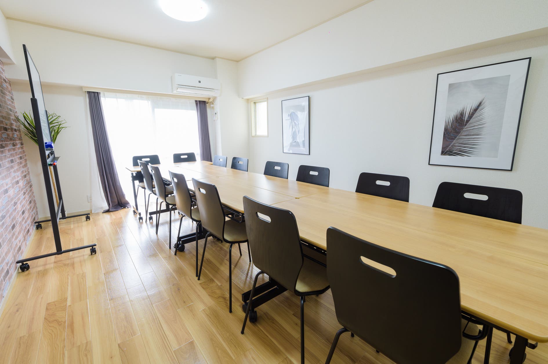 【FRIENDS XVI】天神南駅徒歩10秒！20名収容、会議、撮影、ボードゲーム、など可能！プロジェクター等無料！光回線の写真8