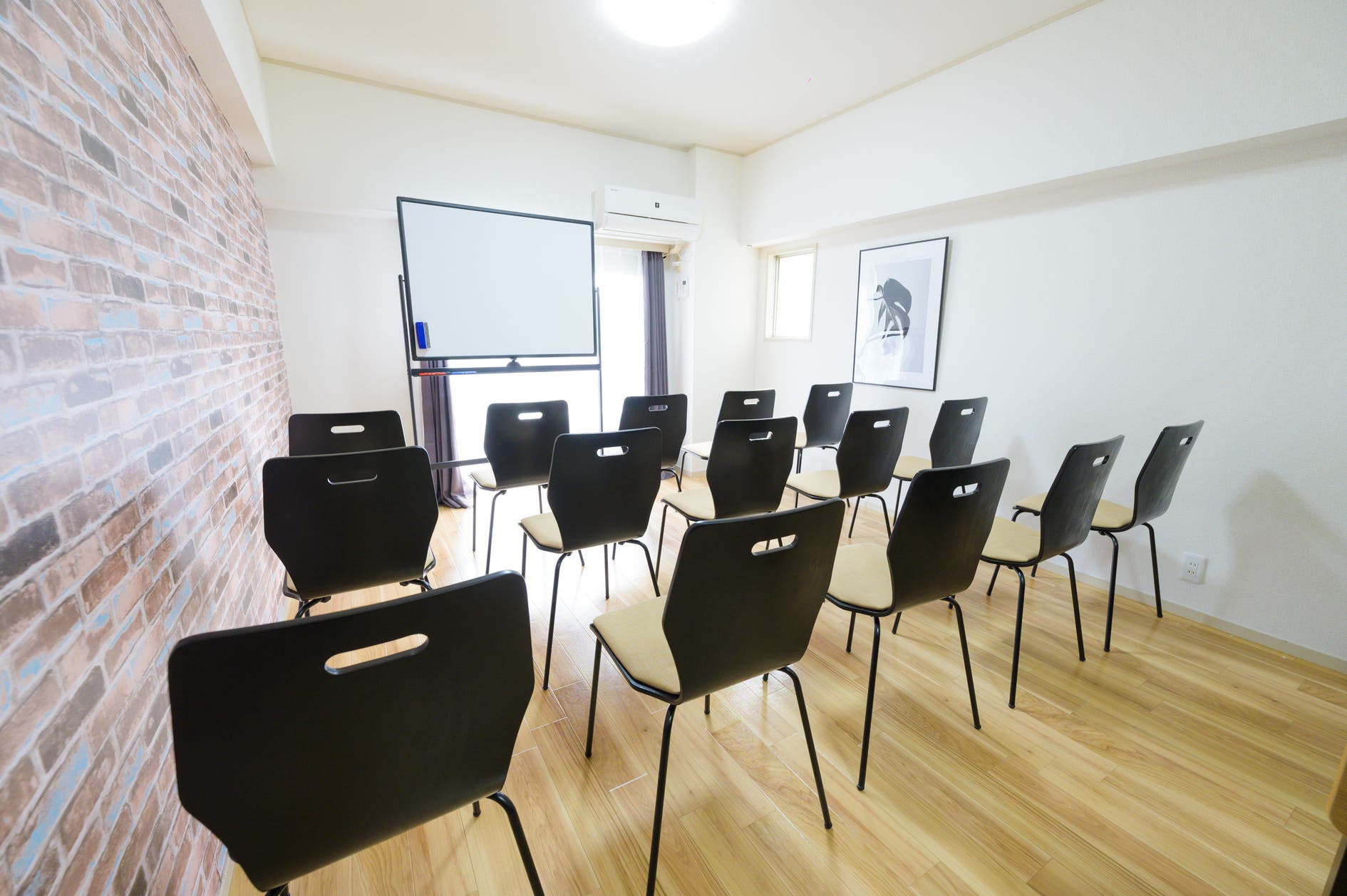 【FRIENDS XVI】天神南駅徒歩10秒！20名収容、会議、撮影、ボードゲーム、など可能！プロジェクター等無料！光回線の写真9