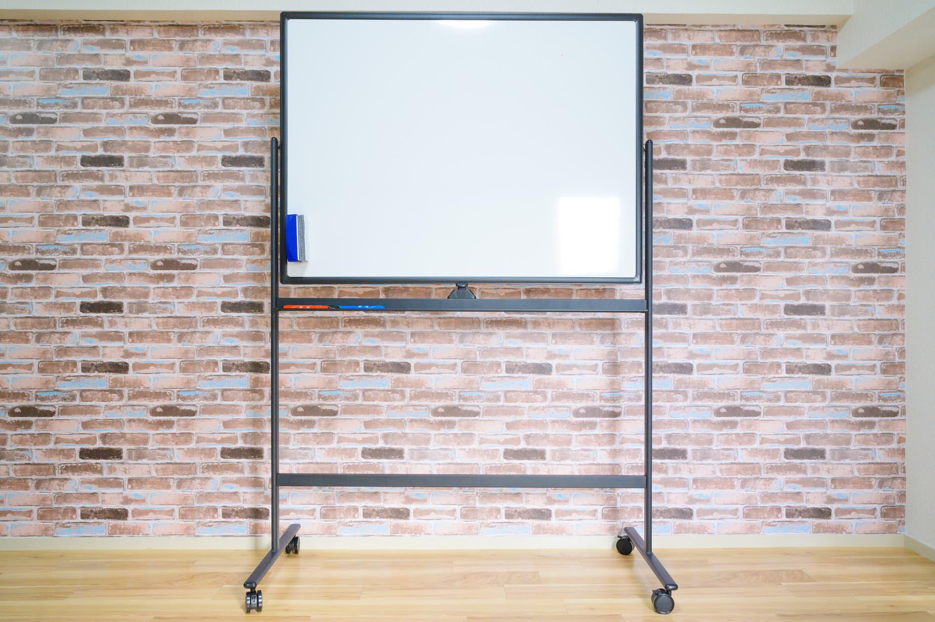 【FRIENDS XVI】天神南駅徒歩10秒！20名収容、会議、撮影、ボードゲーム、など可能！プロジェクター等無料！光回線の写真13