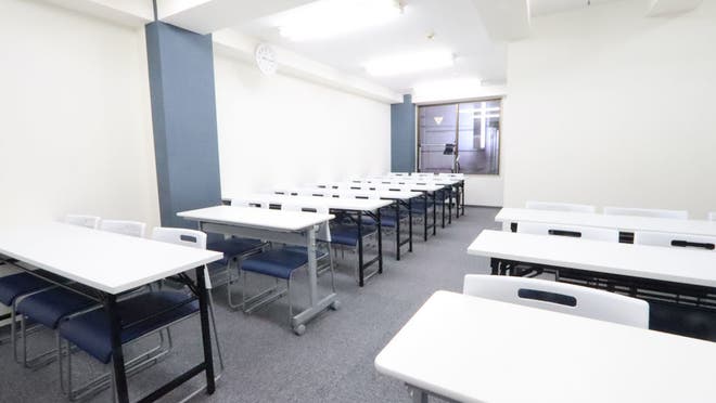 【JR神田駅 西口改札 徒歩15秒!28名利用可!】大型モニター・ホワイトボード・WiFi無料!ふれあい貸し会議室 神田No62の写真4