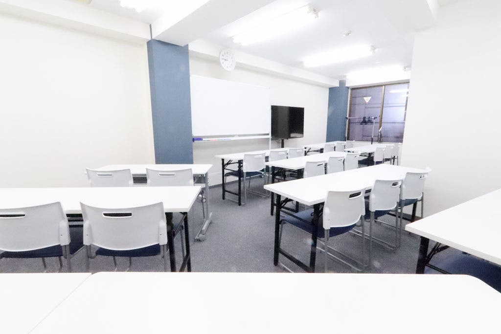 【JR神田駅 西口改札 徒歩15秒！28名利用可！】大型モニター・ホワイトボード・WiFi無料！ふれあい貸し会議室 神田No62の写真7