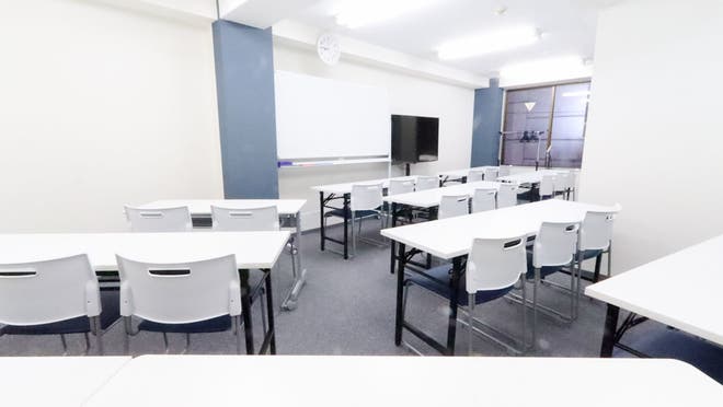 【JR神田駅 西口改札 徒歩15秒!28名利用可!】大型モニター・ホワイトボード・WiFi無料!ふれあい貸し会議室 神田No62の写真7