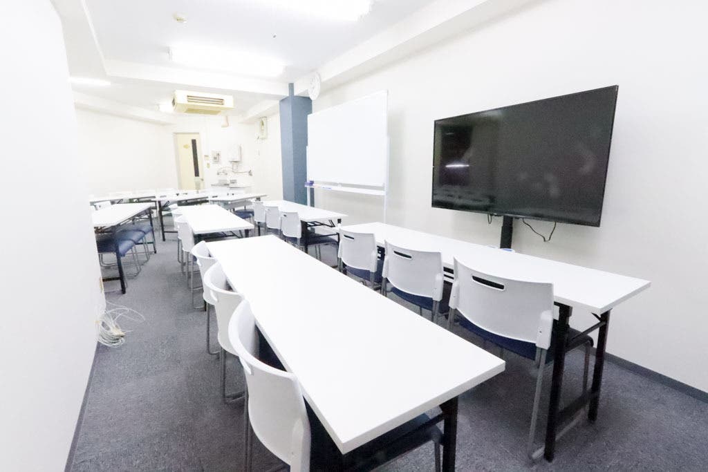 【JR神田駅 西口改札 徒歩15秒！28名利用可！】大型モニター・ホワイトボード・WiFi無料！ふれあい貸し会議室 神田No62の写真10