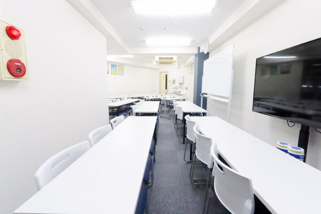 【JR神田駅 西口改札 徒歩15秒！28名利用可！】大型モニター・ホワイトボード・WiFi無料！ふれあい貸し会議室 神田No62の写真11