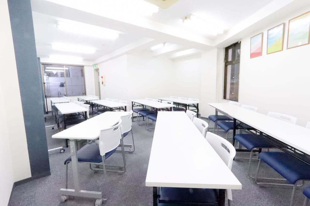 【JR神田駅 西口改札 徒歩15秒！28名利用可！】大型モニター・ホワイトボード・WiFi無料！ふれあい貸し会議室 神田No62の写真12