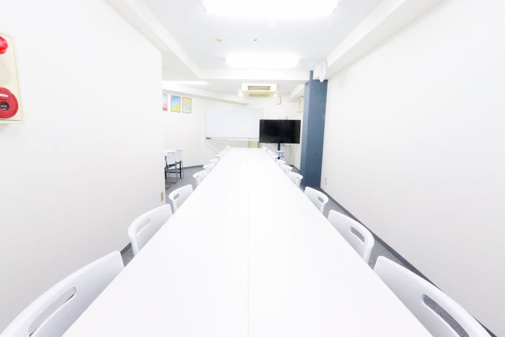 【JR神田駅 西口改札 徒歩15秒！28名利用可！】大型モニター・ホワイトボード・WiFi無料！ふれあい貸し会議室 神田No62の写真13