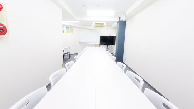 【JR神田駅 西口改札 徒歩15秒!28名利用可!】大型モニター・ホワイトボード・WiFi無料!ふれあい貸し会議室 神田No62の写真13