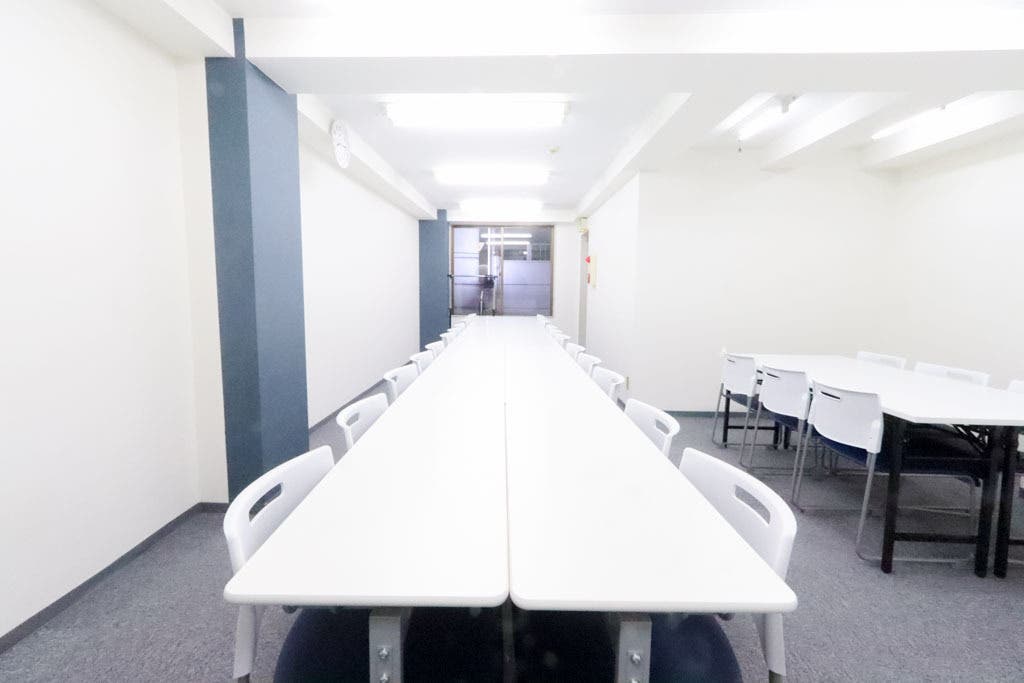 【JR神田駅 西口改札 徒歩15秒！28名利用可！】大型モニター・ホワイトボード・WiFi無料！ふれあい貸し会議室 神田No62の写真14