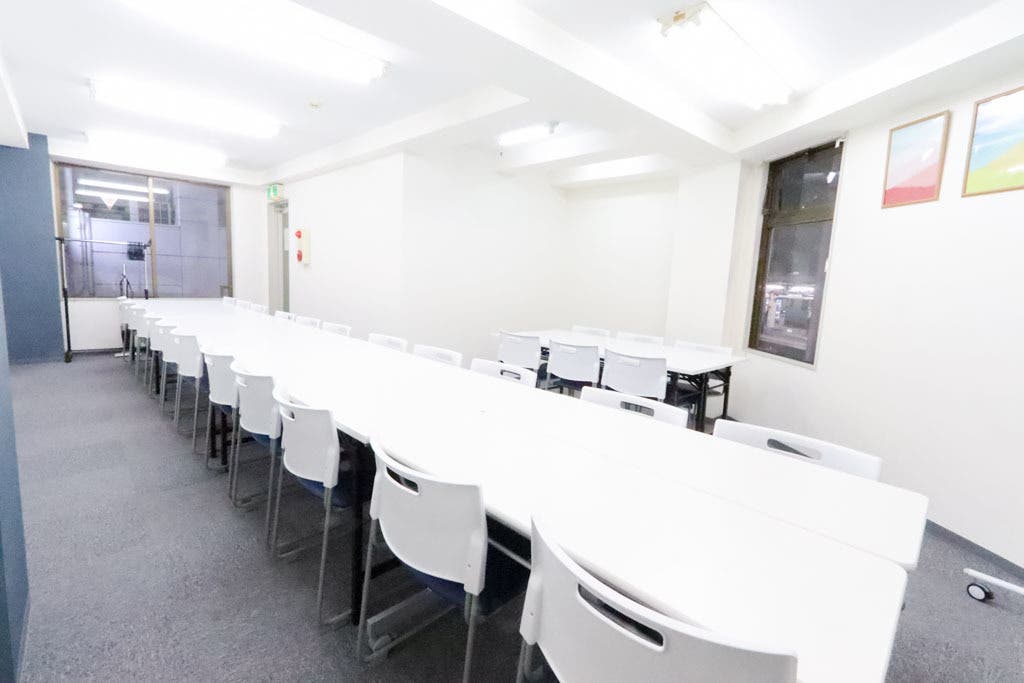 【JR神田駅 西口改札 徒歩15秒！28名利用可！】大型モニター・ホワイトボード・WiFi無料！ふれあい貸し会議室 神田No62の写真15