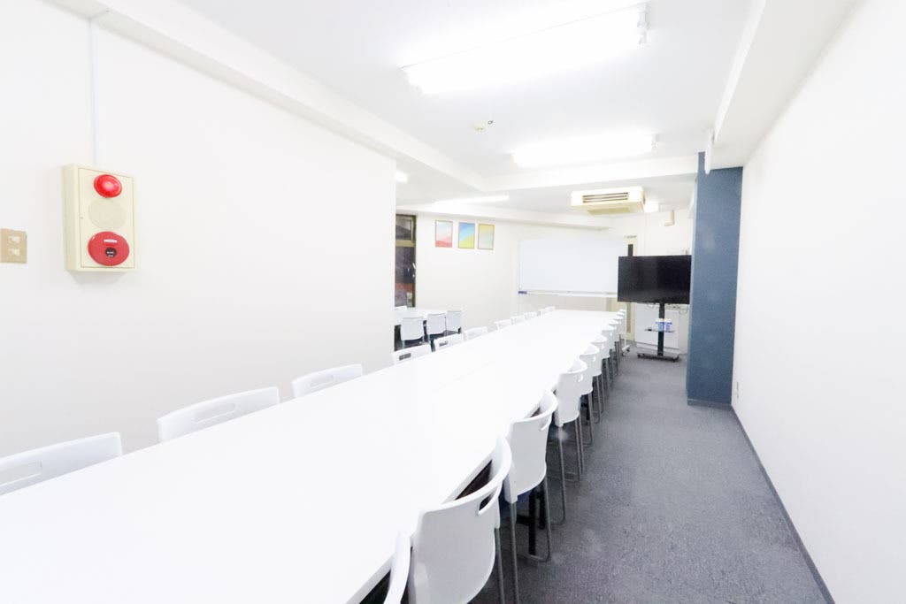 【JR神田駅 西口改札 徒歩15秒！28名利用可！】大型モニター・ホワイトボード・WiFi無料！ふれあい貸し会議室 神田No62の写真16