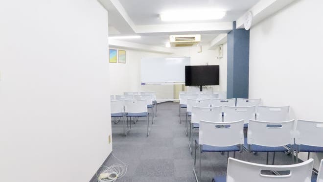 【JR神田駅 西口改札 徒歩15秒!28名利用可!】大型モニター・ホワイトボード・WiFi無料!ふれあい貸し会議室 神田No62の写真17