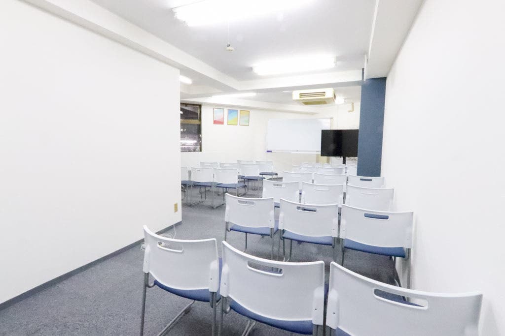 【JR神田駅 西口改札 徒歩15秒！28名利用可！】大型モニター・ホワイトボード・WiFi無料！ふれあい貸し会議室 神田No62の写真18