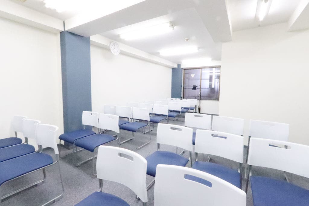 【JR神田駅 西口改札 徒歩15秒！28名利用可！】大型モニター・ホワイトボード・WiFi無料！ふれあい貸し会議室 神田No62の写真19