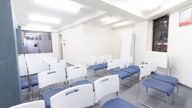 【JR神田駅 西口改札 徒歩15秒!28名利用可!】大型モニター・ホワイトボード・WiFi無料!ふれあい貸し会議室 神田No62の写真20