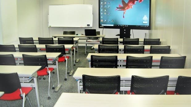 福岡会議室 アーバンオフィス博多 第1会議室 【JR博多駅より徒歩2分!全室Wi-Fi環境完備・受付スタッフ駐在】の写真2