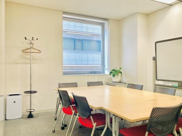 福岡会議室 アーバンオフィス博多 第2会議室　【JR博多駅より徒歩2分！全室Wi-Fi環境完備・受付スタッフ駐在】の写真1