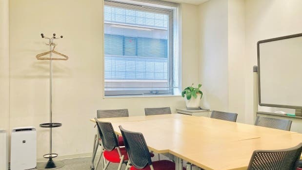 福岡会議室 アーバンオフィス博多 第2会議室 【JR博多駅より徒歩2分!全室Wi-Fi環境完備・受付スタッフ駐在】の写真1