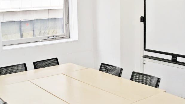 福岡会議室 アーバンオフィス博多 第2会議室 【JR博多駅より徒歩2分!全室Wi-Fi環境完備・受付スタッフ駐在】の写真2